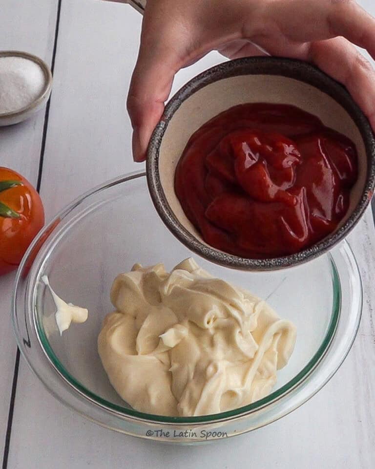 Salsa Rosada Recipe (Pink Sauce) - thelatinspoon.com