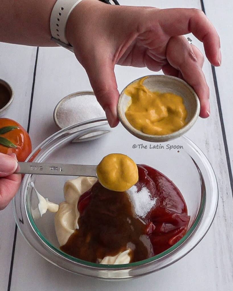 Salsa Rosada Recipe (Pink Sauce) - thelatinspoon.com